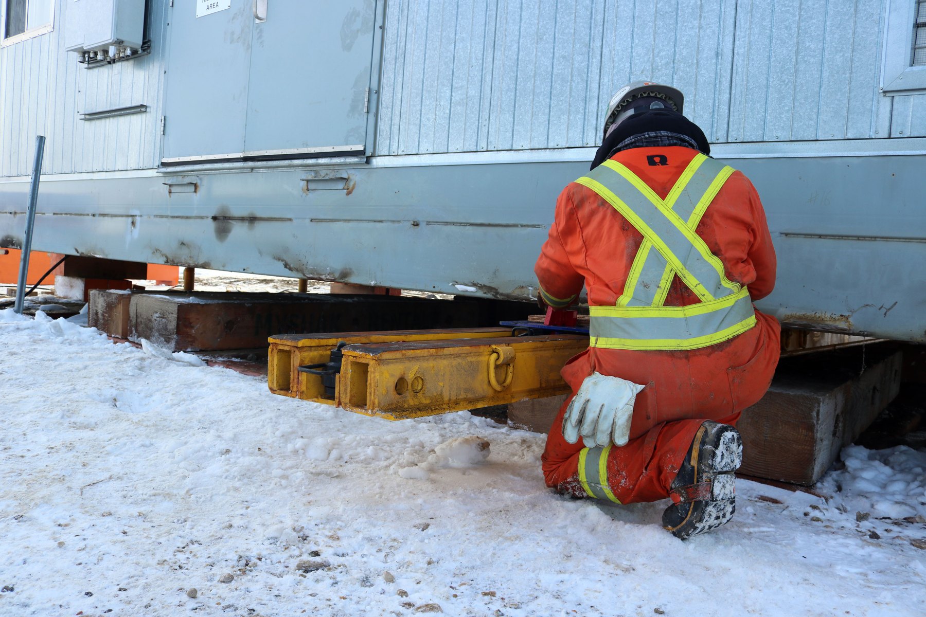 Jack & Roll / Specialized Rigging - Revolution Crane & Transport