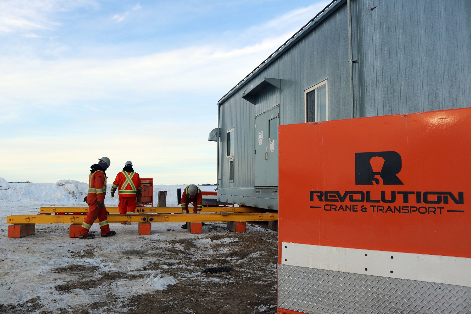 Jack & Roll / Specialized Rigging - Revolution Crane & Transport