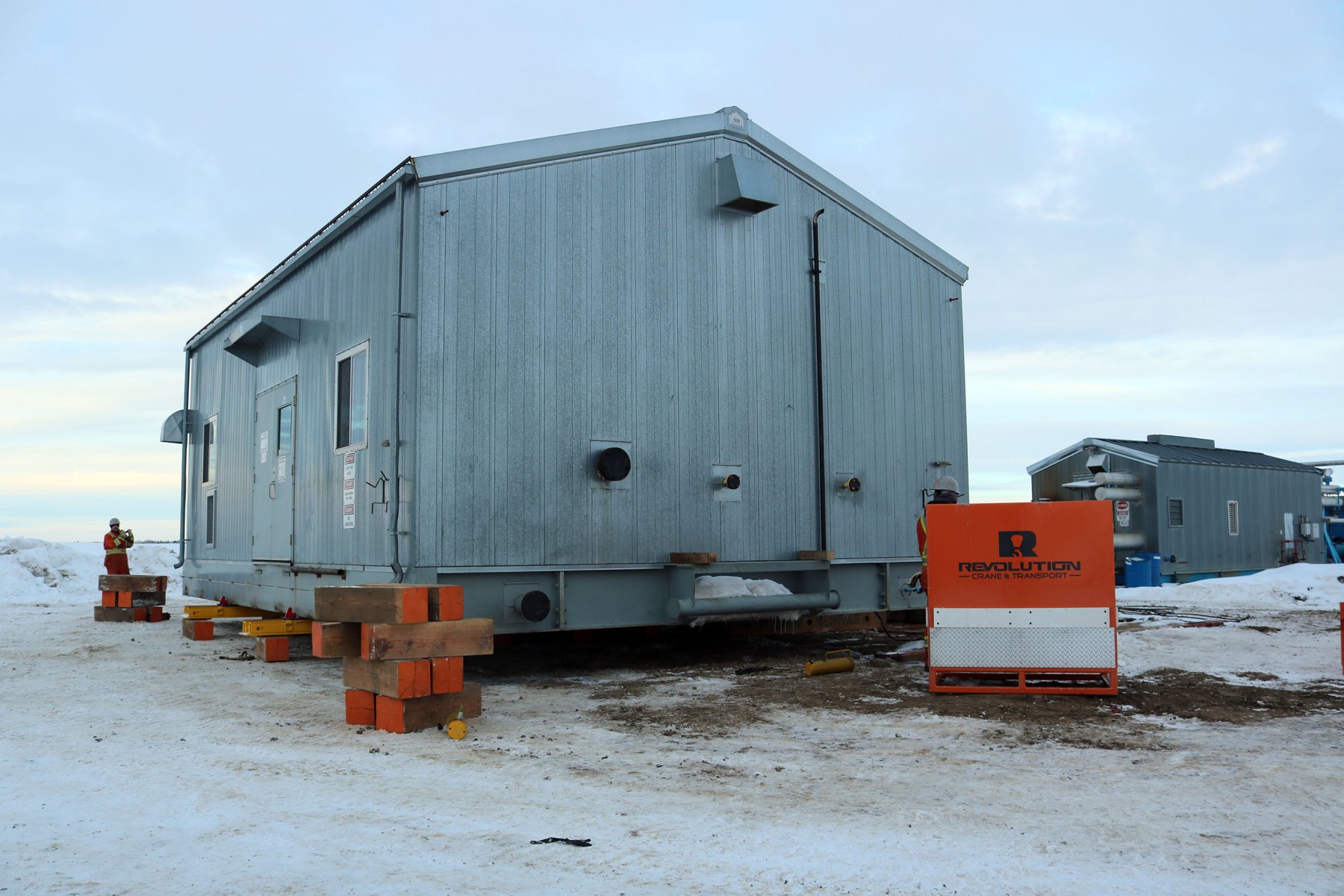 Jack & Roll / Specialized Rigging - Revolution Crane & Transport