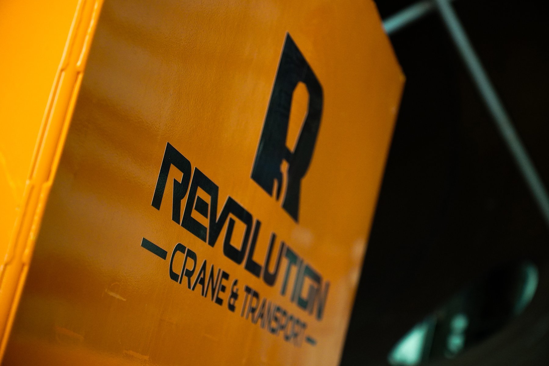 Jack & Roll / Specialized Rigging - Revolution Crane & Transport