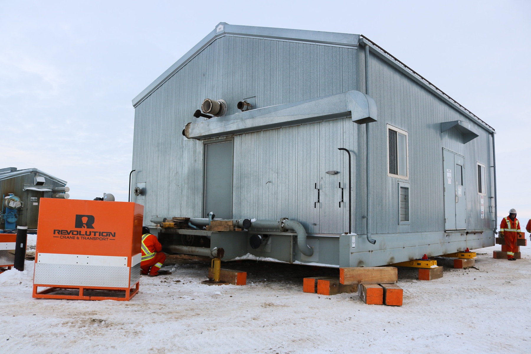 Jack & Roll / Specialized Rigging - Revolution Crane & Transport